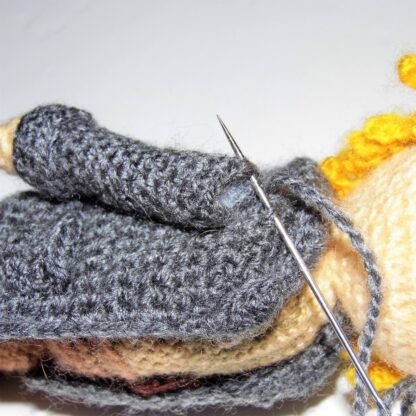 How to sew the arms of our amigurumis - Sueños Blanditos